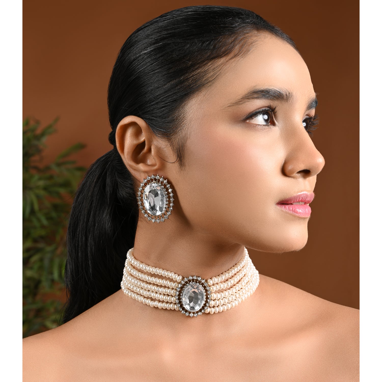 Roop White Choker Set